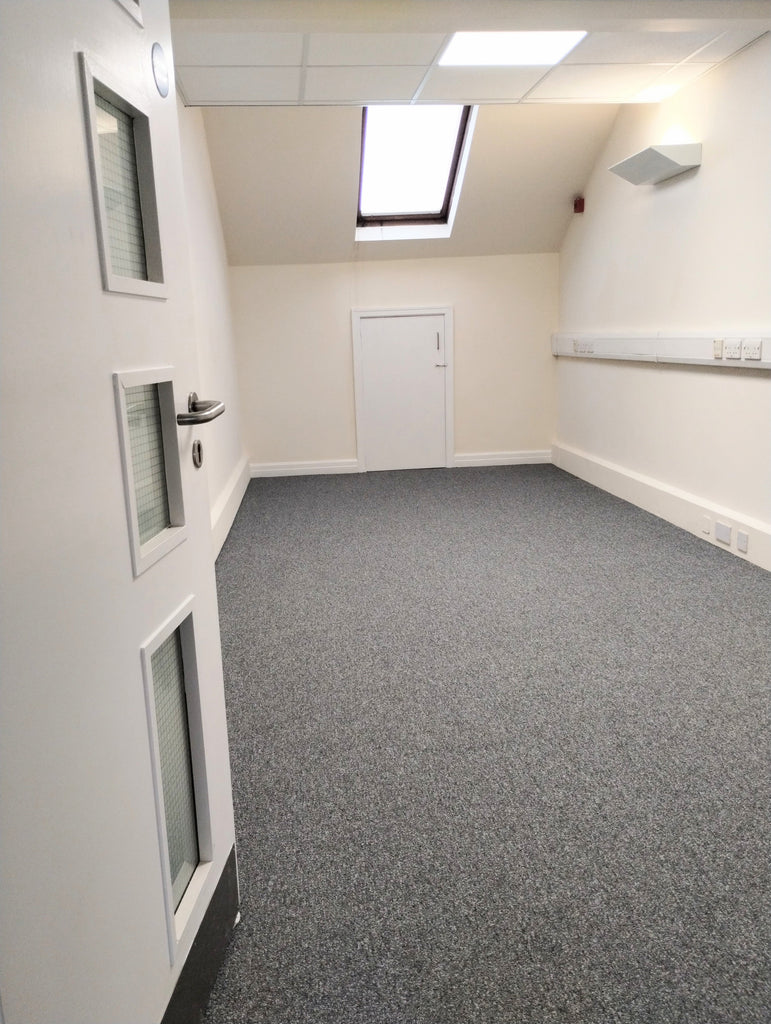 Lovely medium sized office room to rent – YNNY Limited